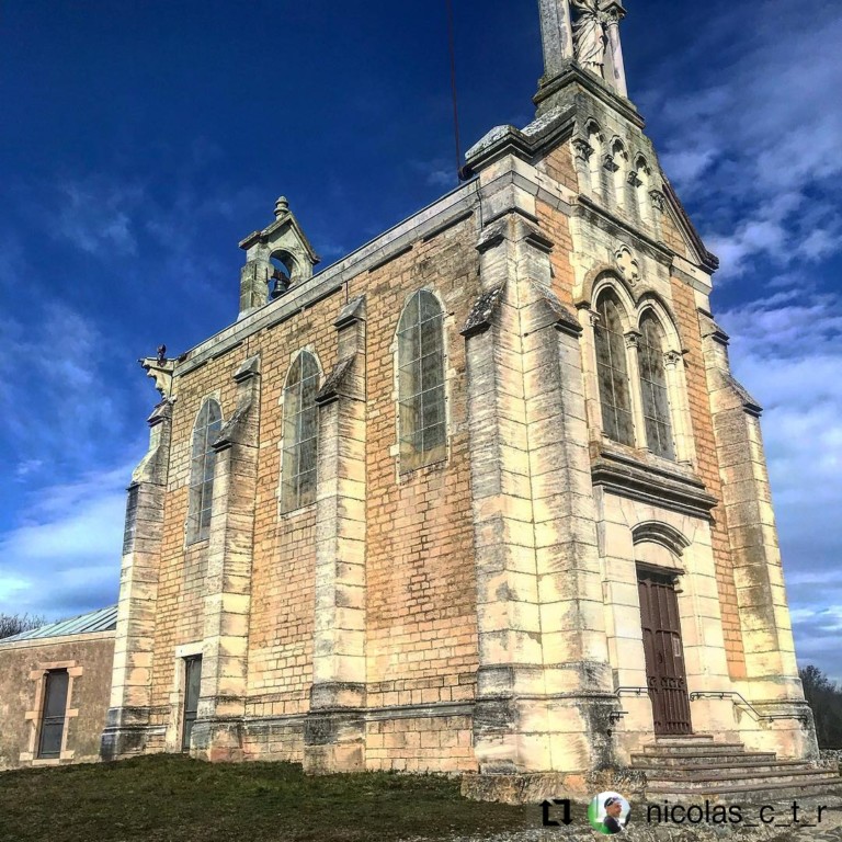 L'incontournable Mont Brouilly, trésor du beaujolais - Camping Le Lyzeron